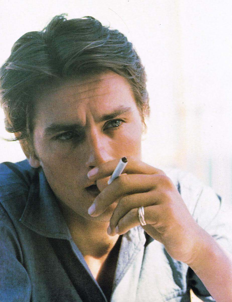 ALAIN DELON: HUMO. FUMATAS. SIGNAUX DE FUMÉE. SMOKE