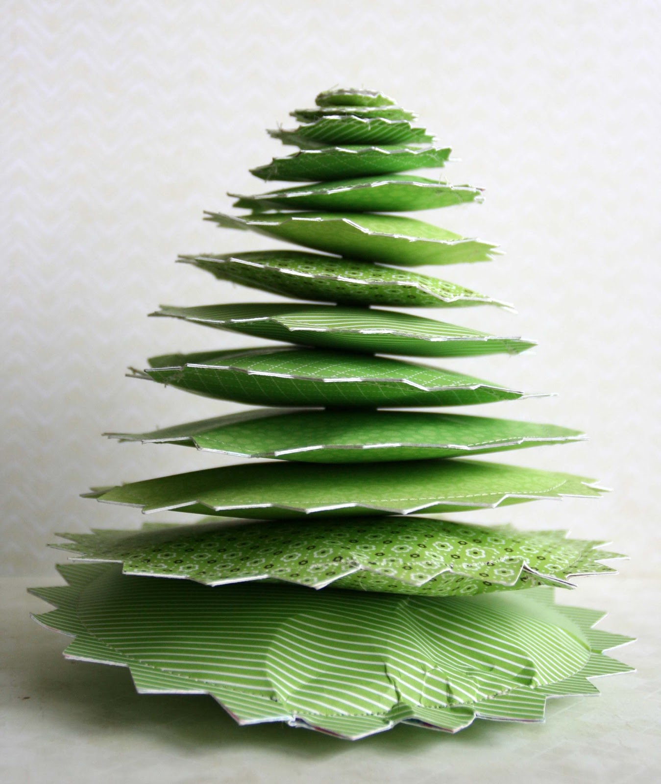 Audrey's Reflection: A little paper Christmas Tree! TUTORIAL