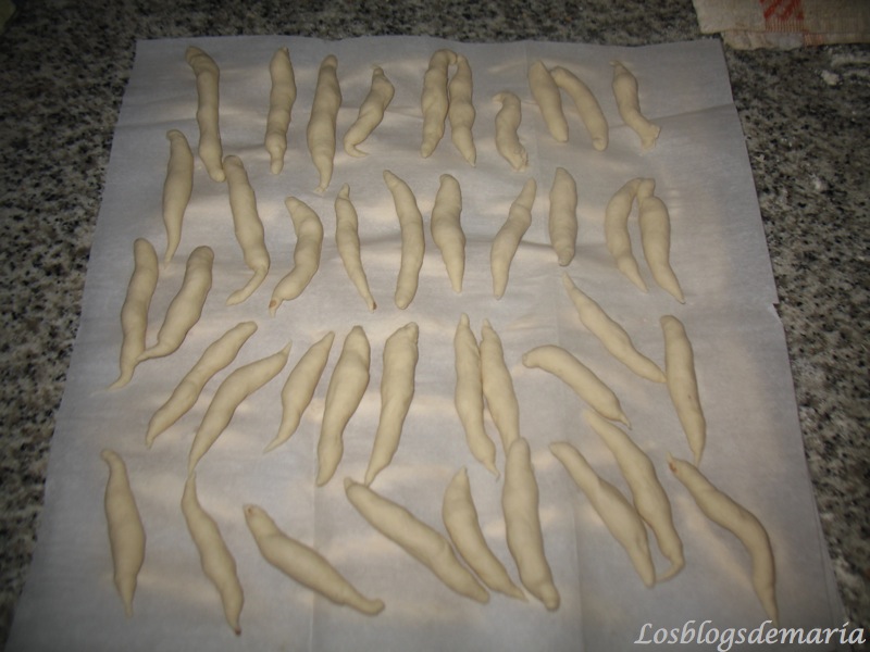 - Los Blogs de María -: PICOS DE PAN CON AJONJOLÍ, Y PAN