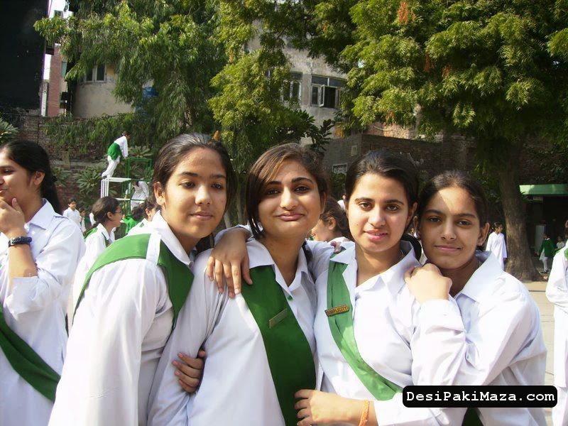 Chulbuli Girls: Beautiful Pakistani College Girls In Uniform In Punjab ...