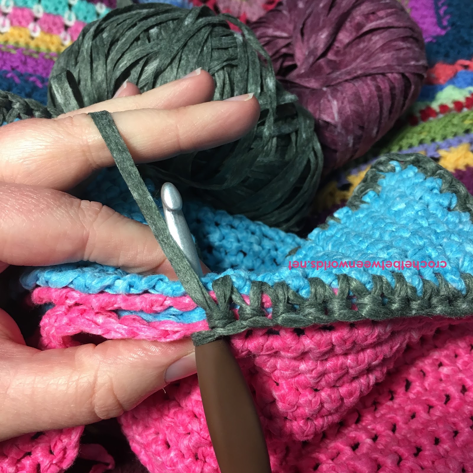 Crochet between worlds: FREE PATTERN: Origami Mystique Bag!