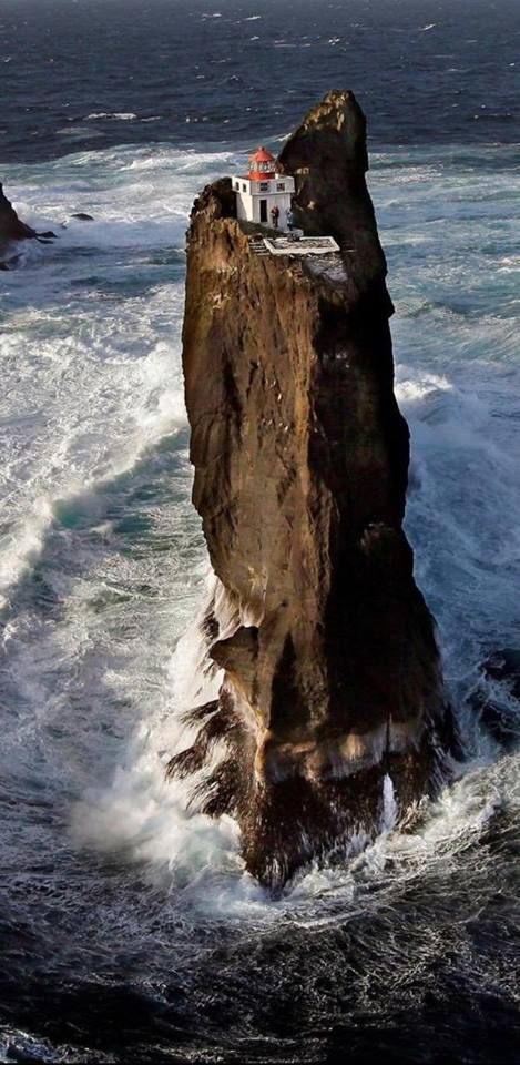 amudu: Bridrangar Lighthouse, Iceland.