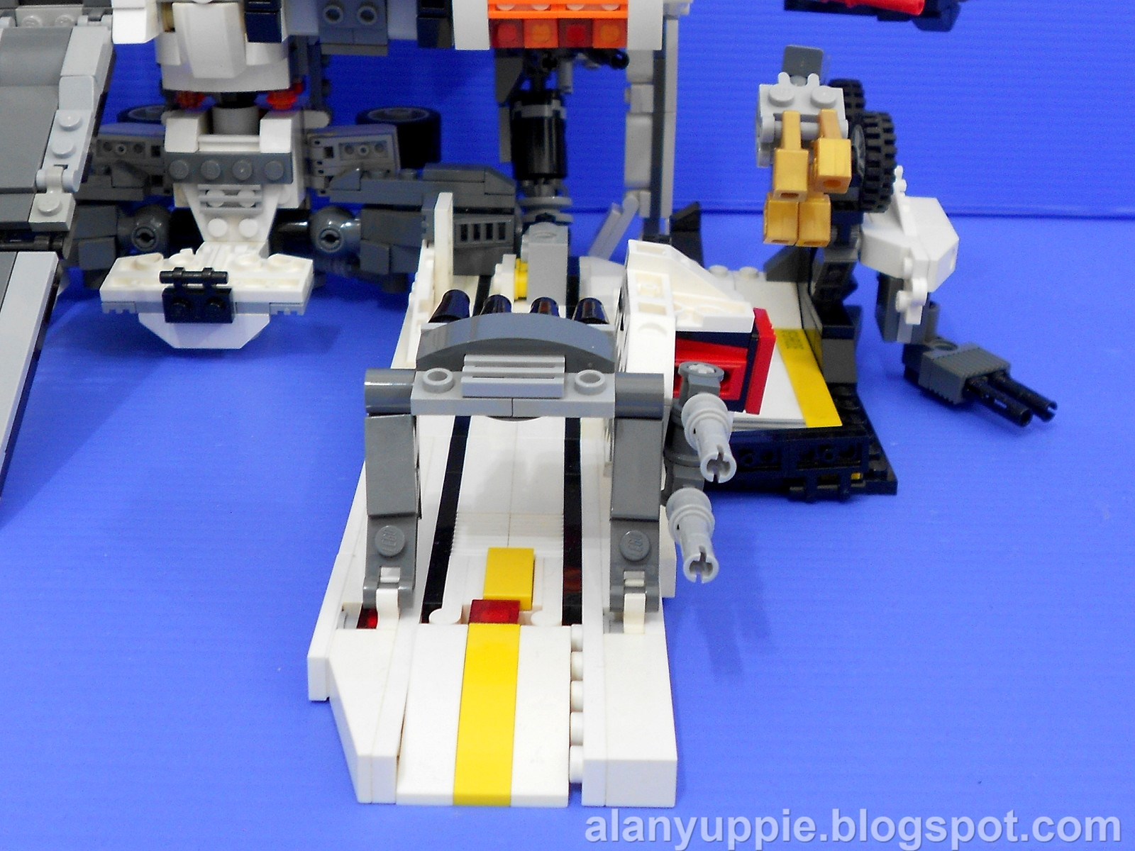 Alanyuppie's LEGO Transformers: LEGO Metroplex: Part 3 of 3: Base Mode