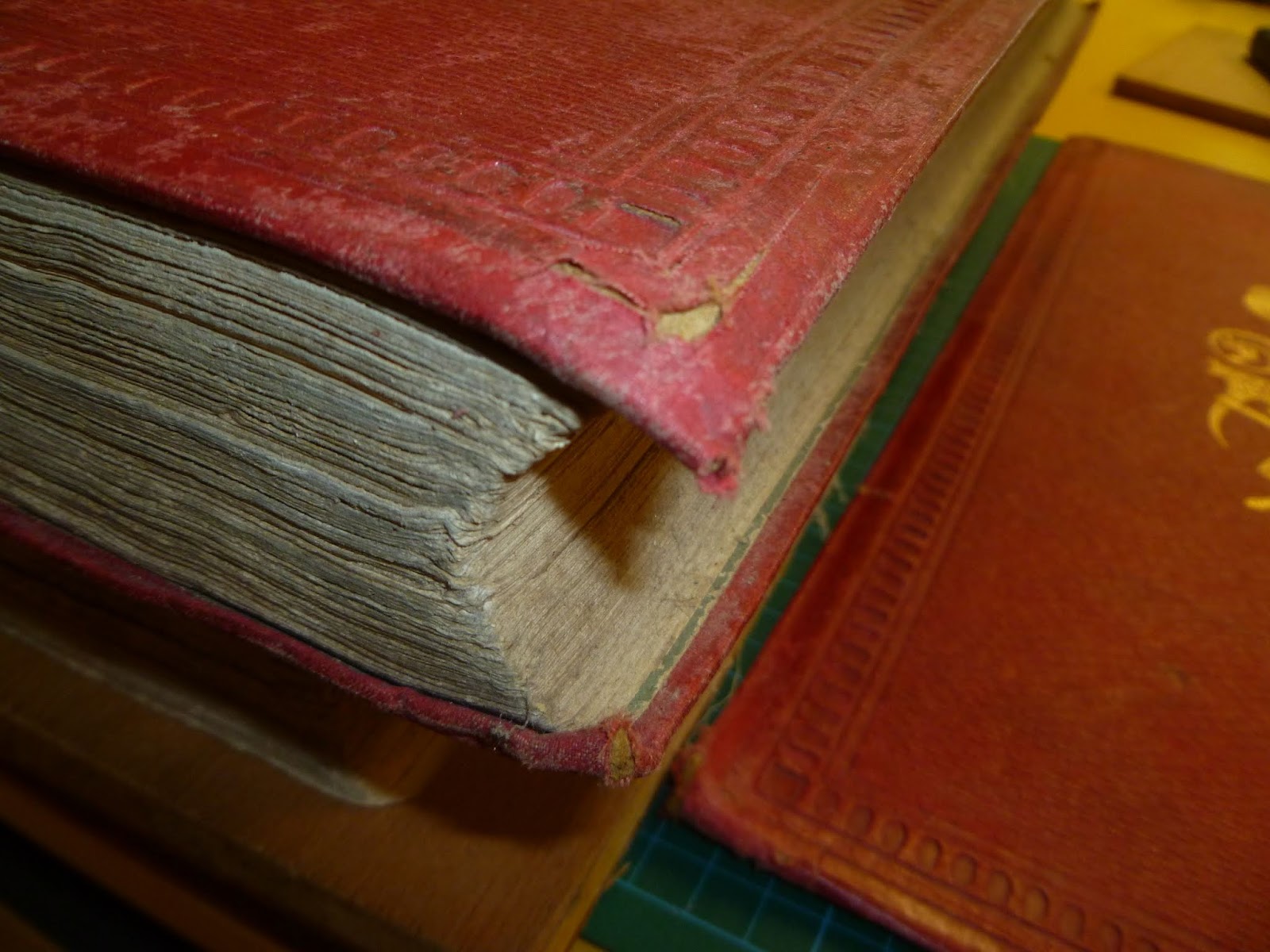 Reliure et autres explications à Trôo ... Restauration de livres ...