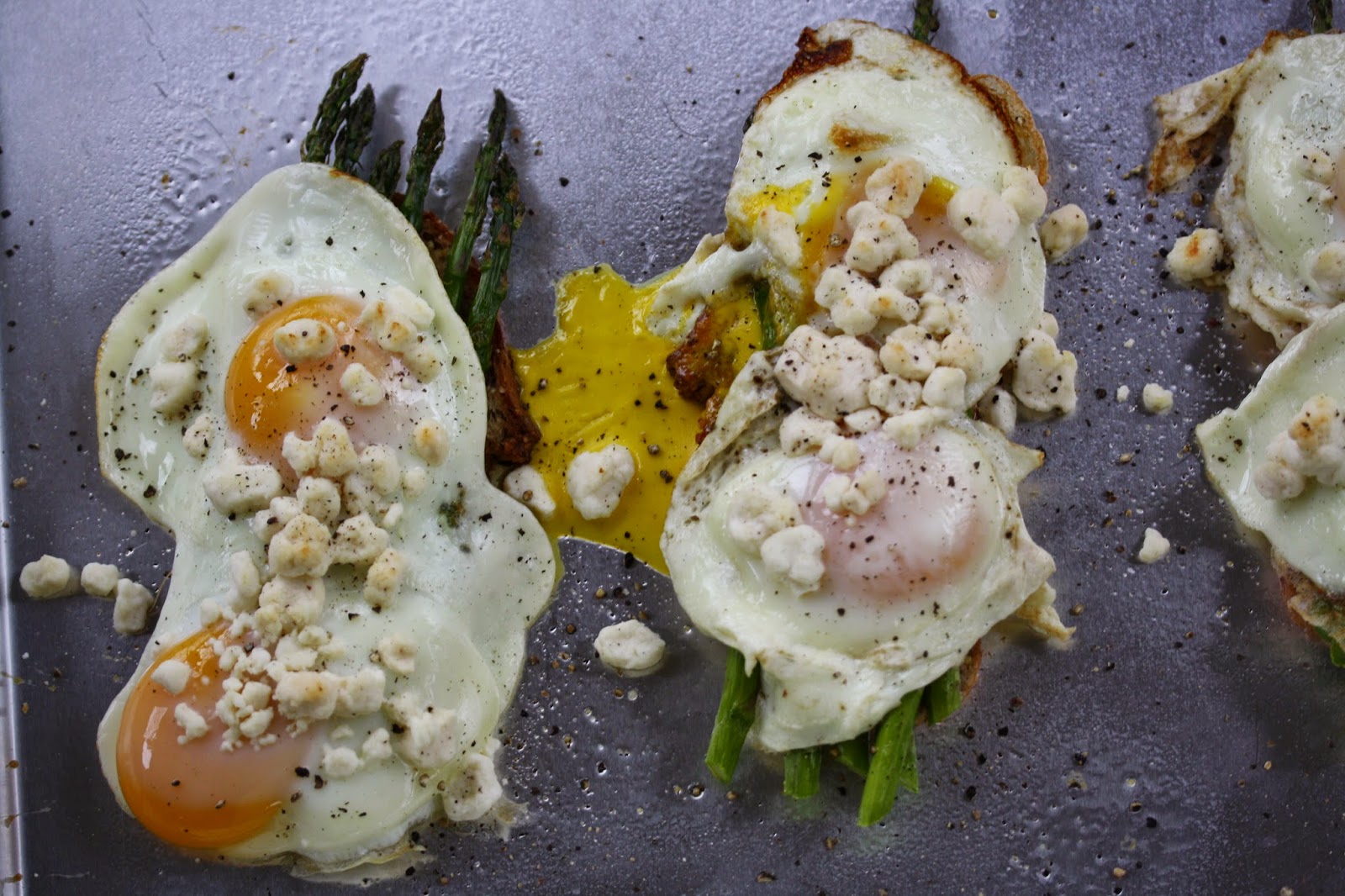 Hot Dinner Happy Home: Spring on Toast (featuring eggs and asparagus)