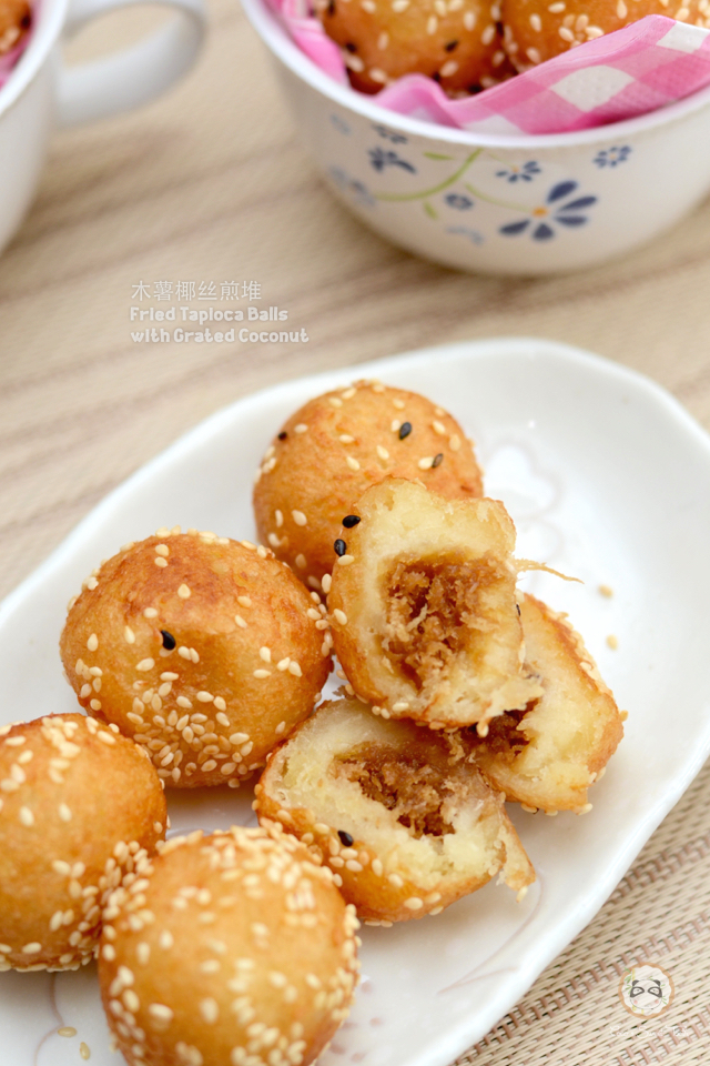 Coco's Sweet Tooth ......The Furry Bakers: 木薯椰丝煎堆 Fried Tapioca Balls ...