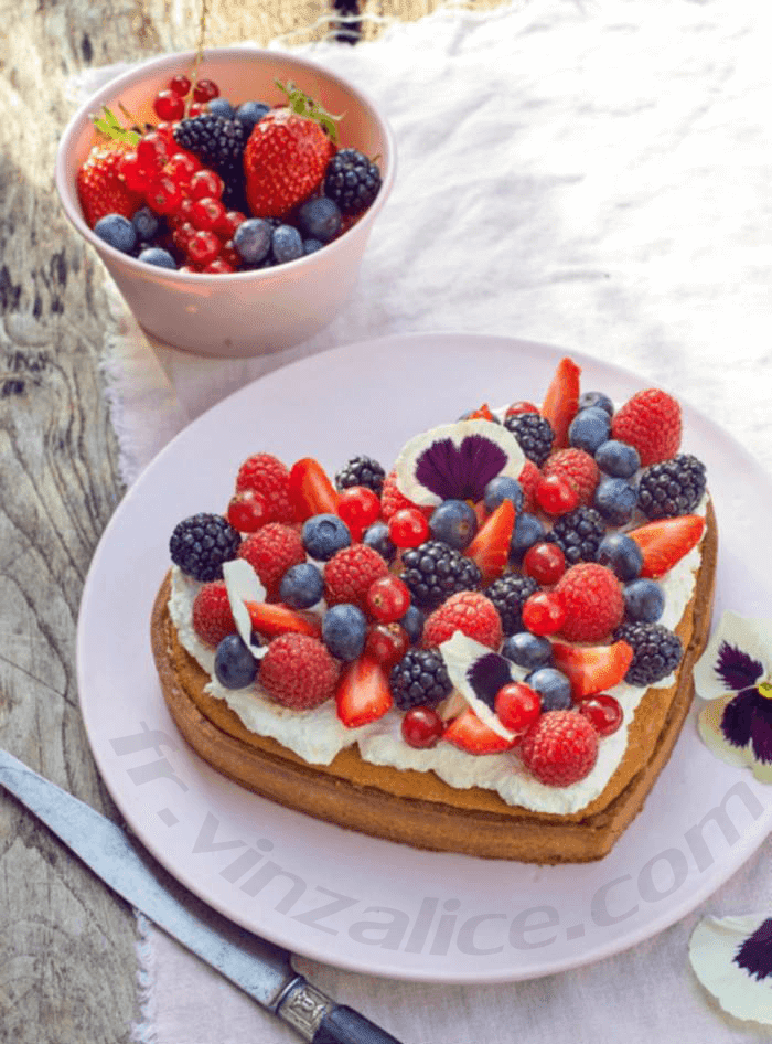 Coeur sablé aux amandes et fruits rouges - Vinzalice Magazine