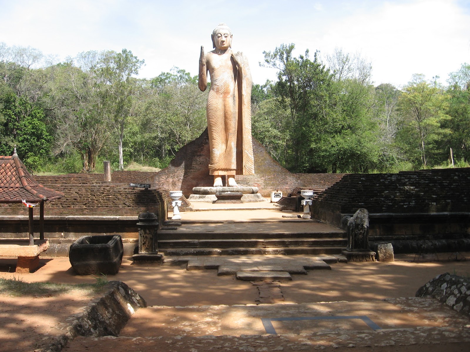 Photo Lanka: Ampara district buddhist place
