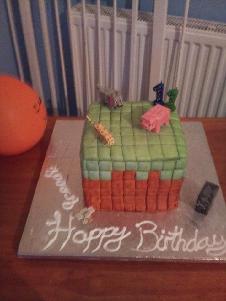 .: Minecraft Piñata Cake