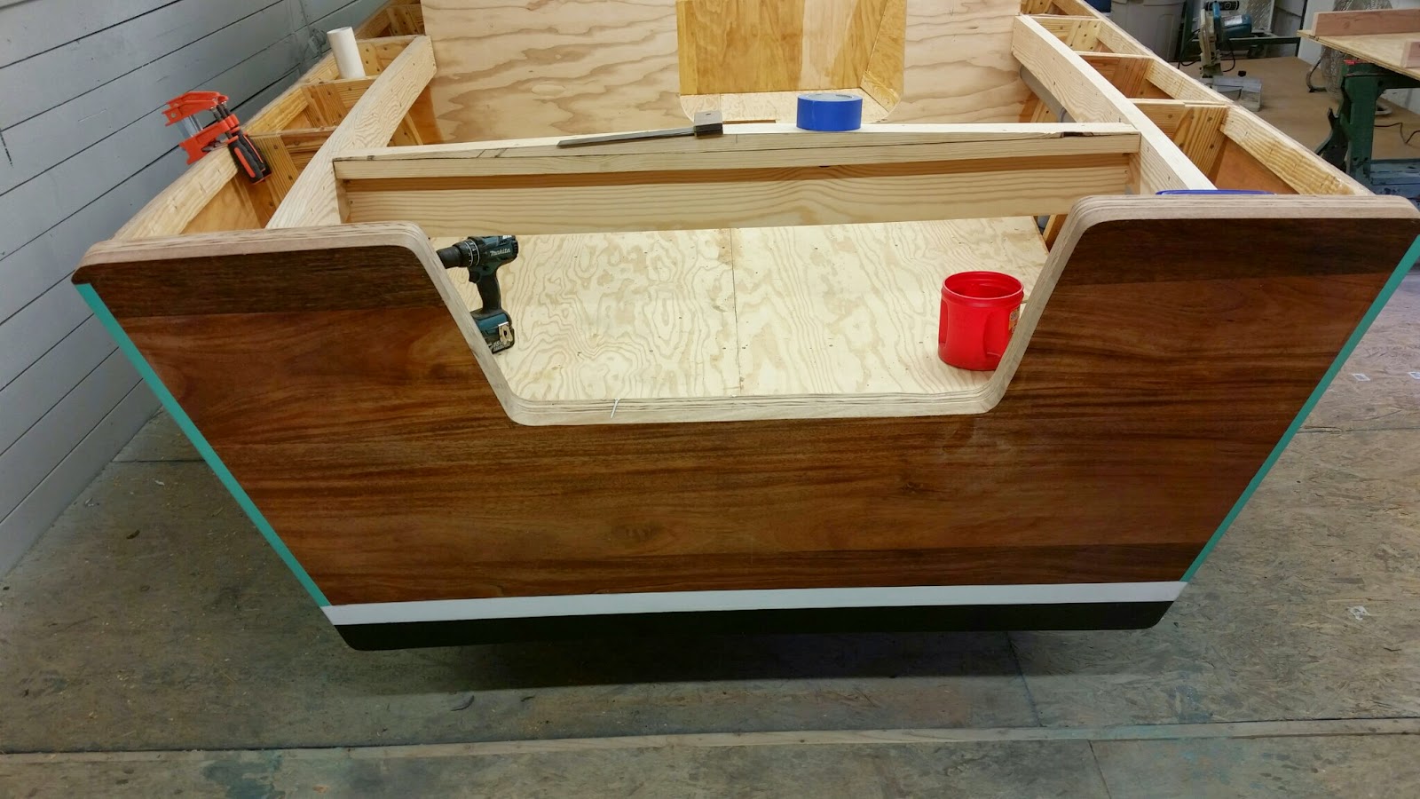 The Redwing 23 Classic: Motorwell and Transom