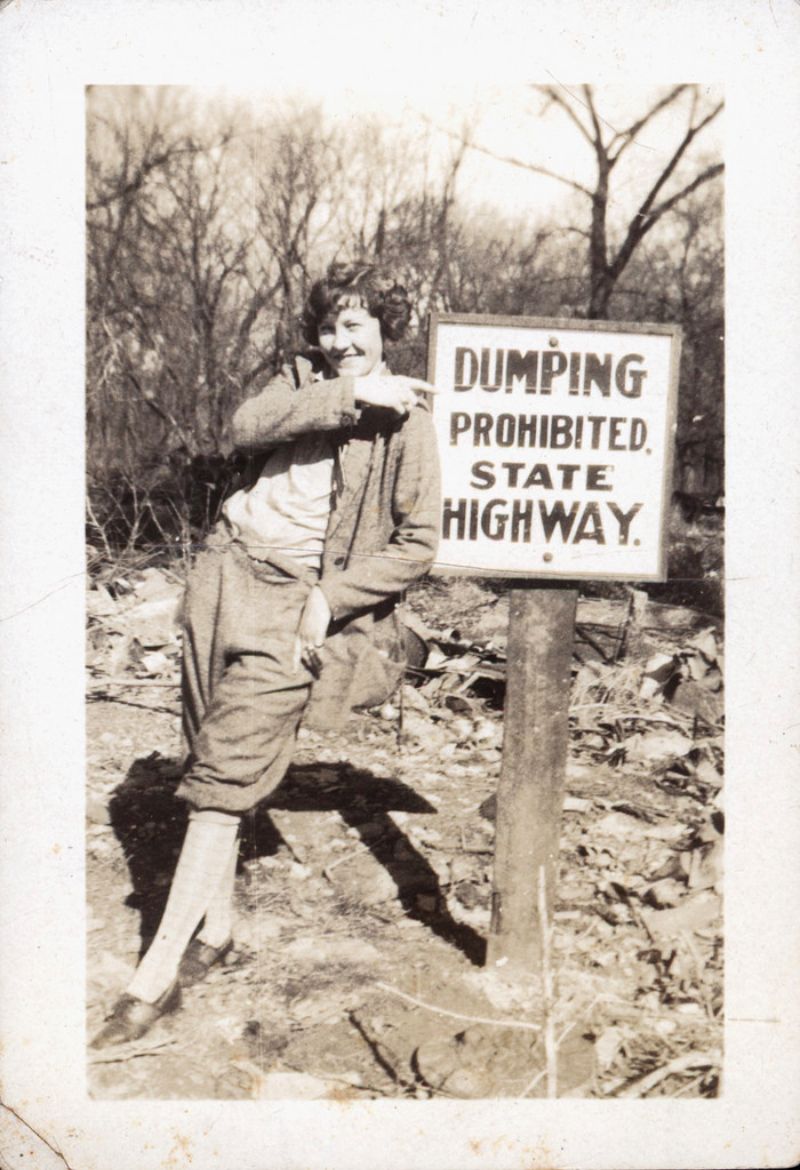 Sign of the Times – 21 Hilarious Vintage Snapshots of People Posing ...