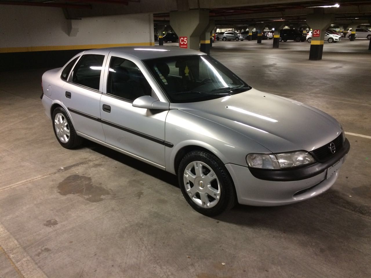 Raridade: Vectra 2.2 GL 1999 com 80 mil km - combinação de conforto e ...