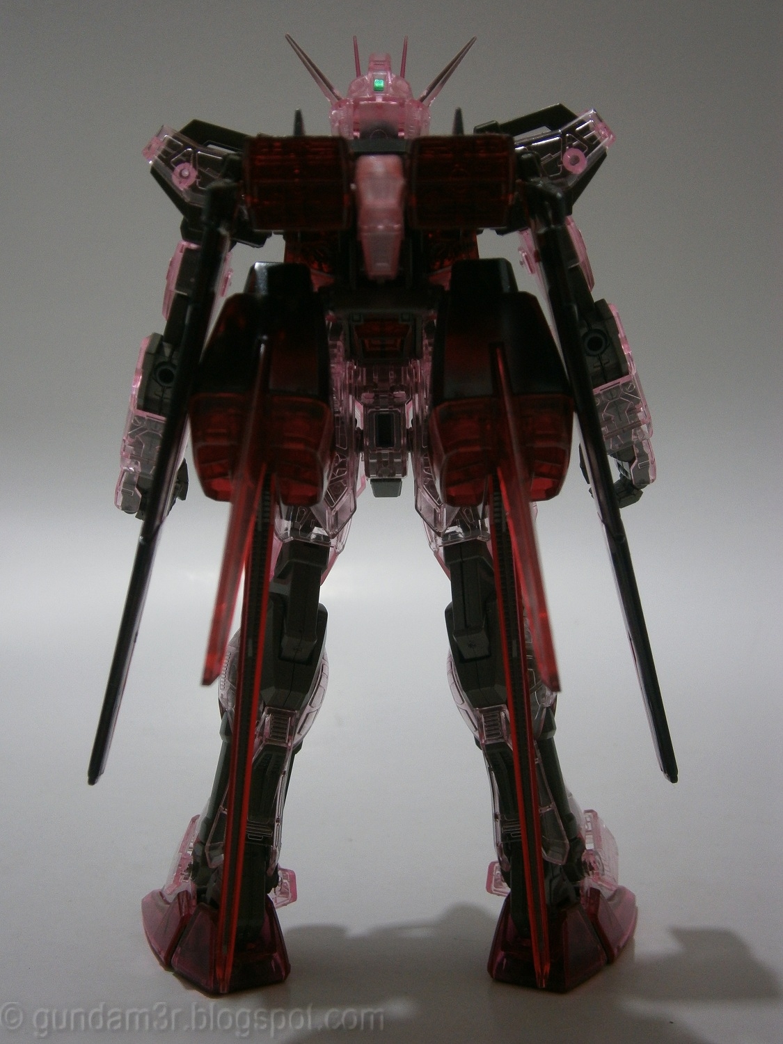 Aile Strike Rouge Gundam (Clear Color Version) MG Review Part 1