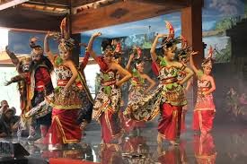 SEWA MOBIL BANYUWANGI: Kesenian Tari Damarwulan Banyuwangi