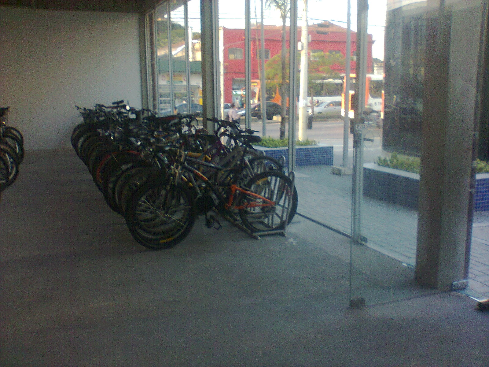 Pé de vela: Bicicletário da estação Butantã do metrô
