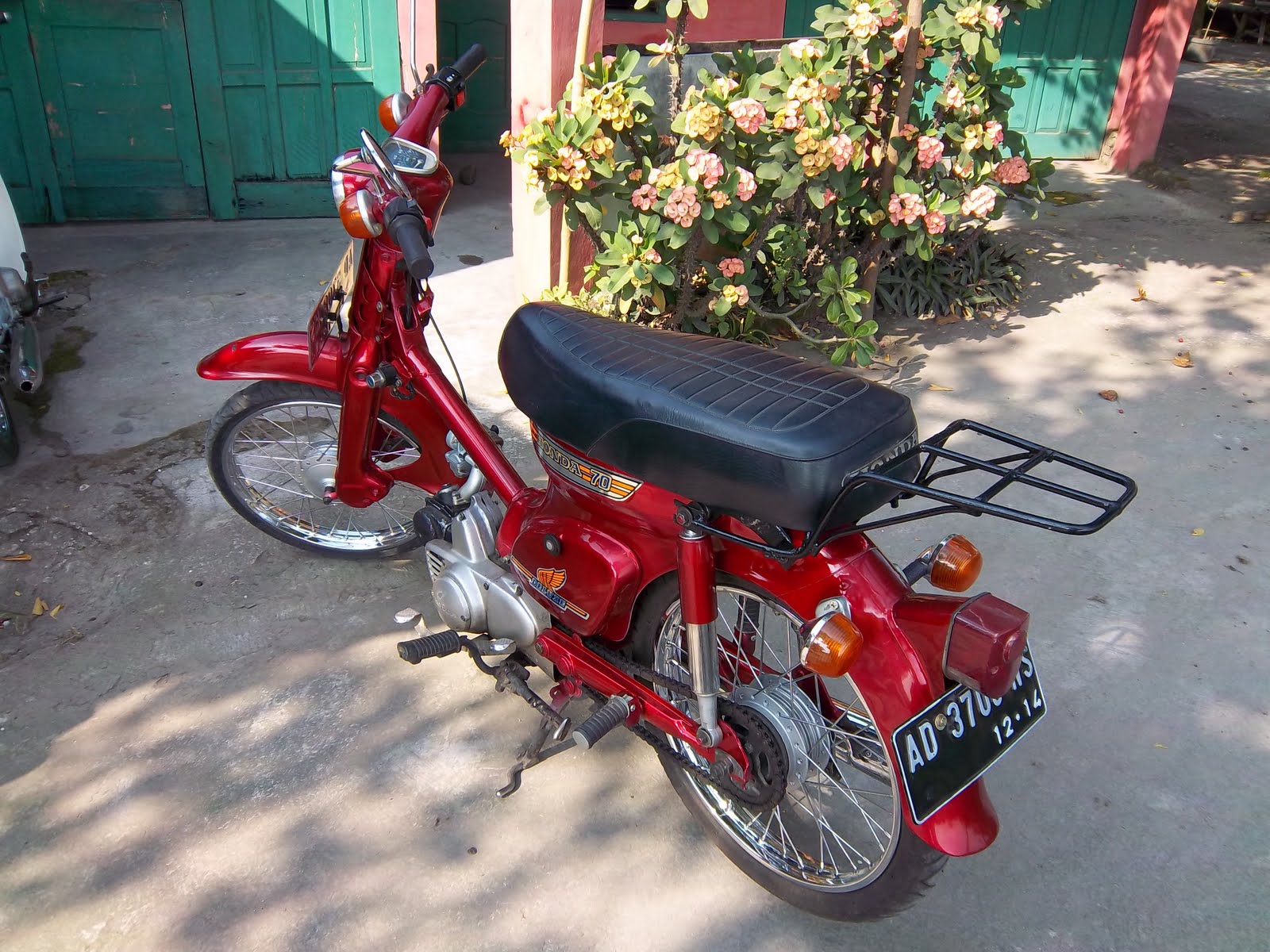 jual mobil dan motor di solo: motor honda c70 tahun 1976