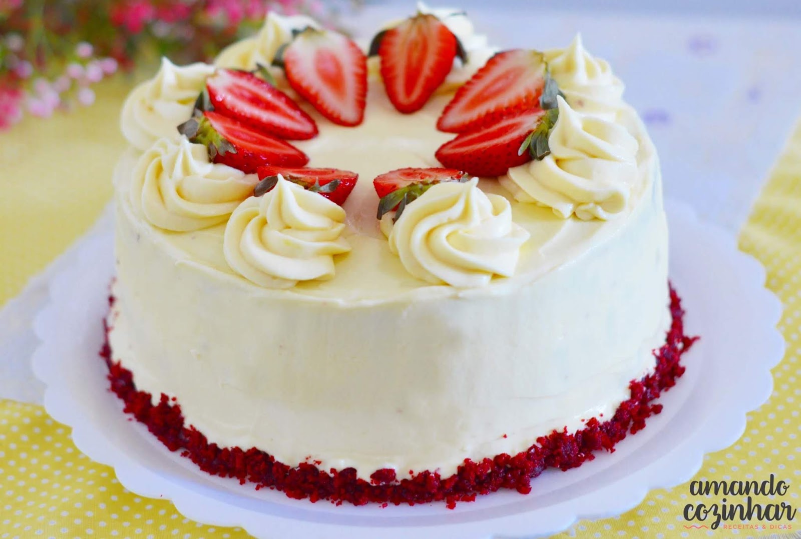 Bolo red velvet com morangos - Amando Cozinhar