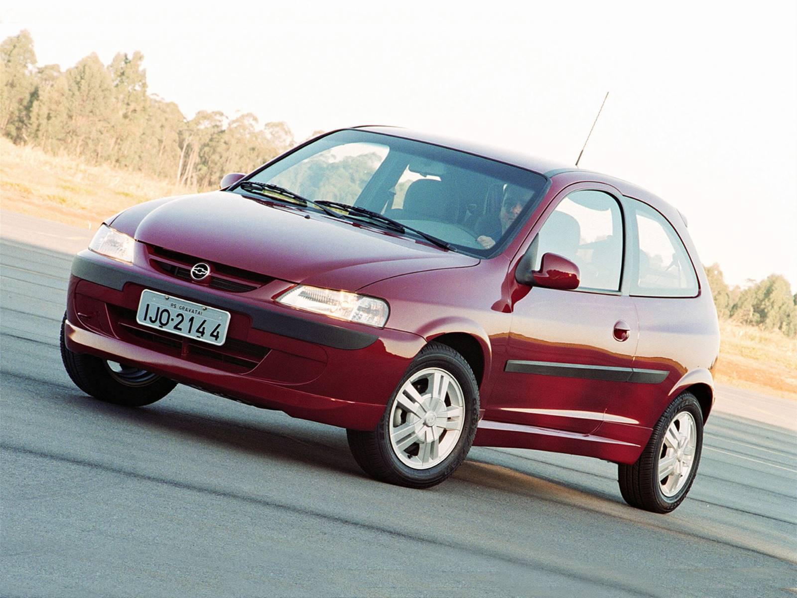 Chevrolet Celta 1.0 2001: fotos, preços e consumo