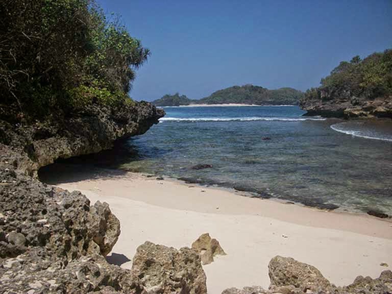 Wisata PANTAI PEH PULO,BLITAR | WISATA PANTAI INDONESIA