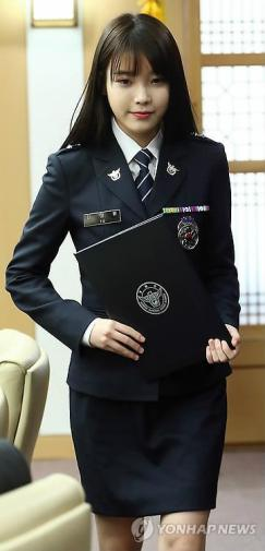 The Uniform Girls: [PIC] IU - Korean police uniform - 3