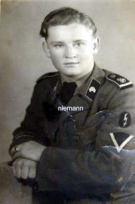 NAZI JERMAN: Foto Seragam di Luar Regulasi (Langka dan Tidak Biasa)