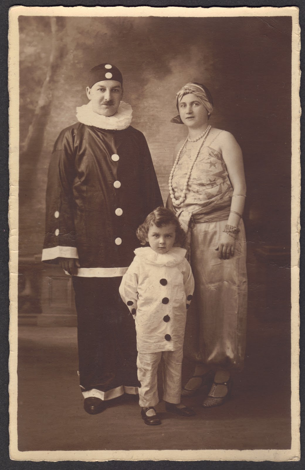 Red Poulaine's Musings: Pierrot's Origins Can Be Found in the Commedia ...