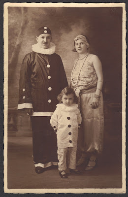 Red Poulaine's Musings: Pierrot's Origins Can Be Found in the Commedia ...