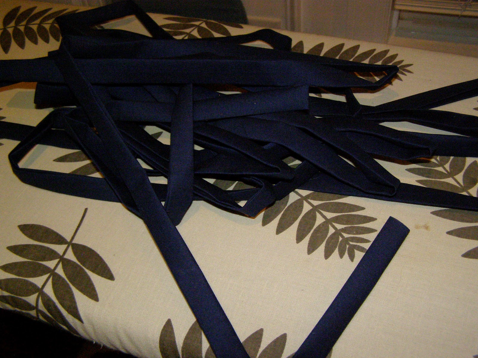 Sarcastic Quilter: Making & attaching binding... easy, easy method!