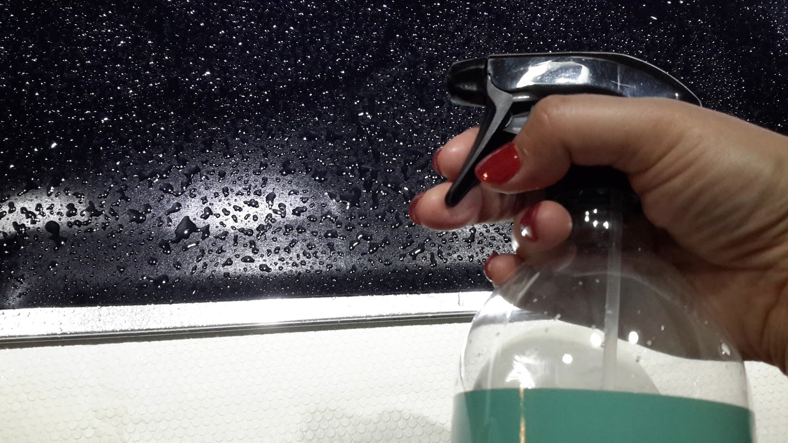 Teresa Olim ATELIER: Tornar um vidro opaco com plástico autocolante