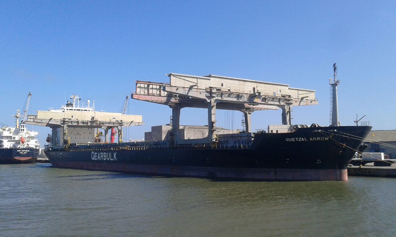 Santos Shiplovers: M/V Quetzal Arrow / C6YT4 - Carregando celulose