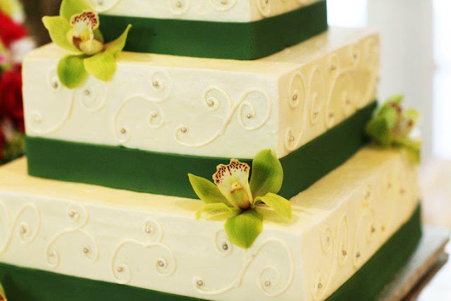 Vecoma at the Yellow River: More Awesome Wedding Cakes!