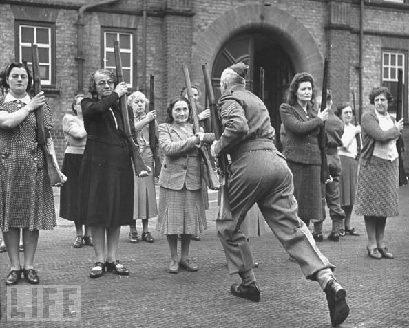 27 Interesting Vintage Photos of Women in World War II ~ Vintage Everyday
