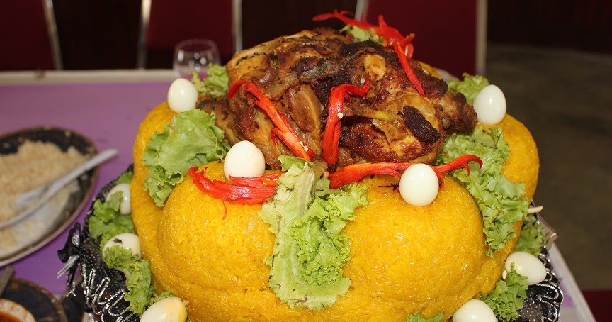 Santapan raja: pulut kuning.