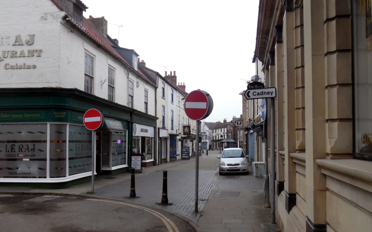 Nigel Fisher's Brigg Blog: NEW BUNTING WILL DECORATE BRIGG TOWN CENTRE