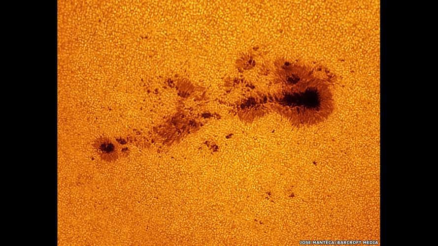 SOPRO SOLAR: A MAIOR MANCHA SOLAR E ERUPÇÕES SOLARES SÃO REGISTRADAS.