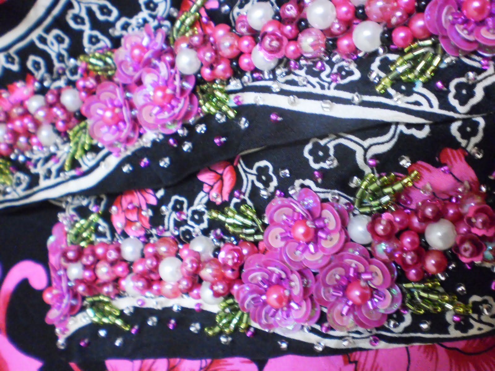 Sulaman Manik & Labuci d'Faryana Collections©: Crumble de Angelica