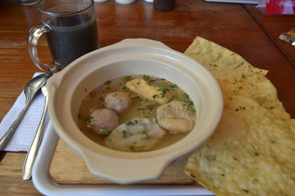 Bakso Cuanki Dara Kembar: Cuanki hotplatenya nikmat banget! | Bakso Guide