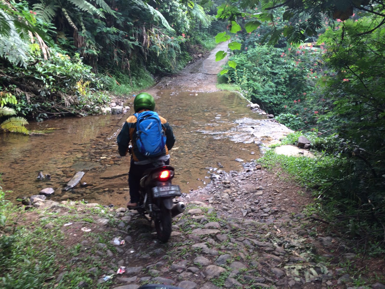 Curug Panjang dan Curug Bulao : Wisata Alternatif di Puncak Bogor