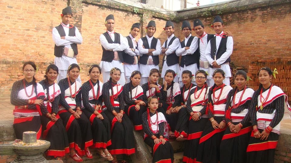 Newa Mirror: Newari beauty in tradational costumes