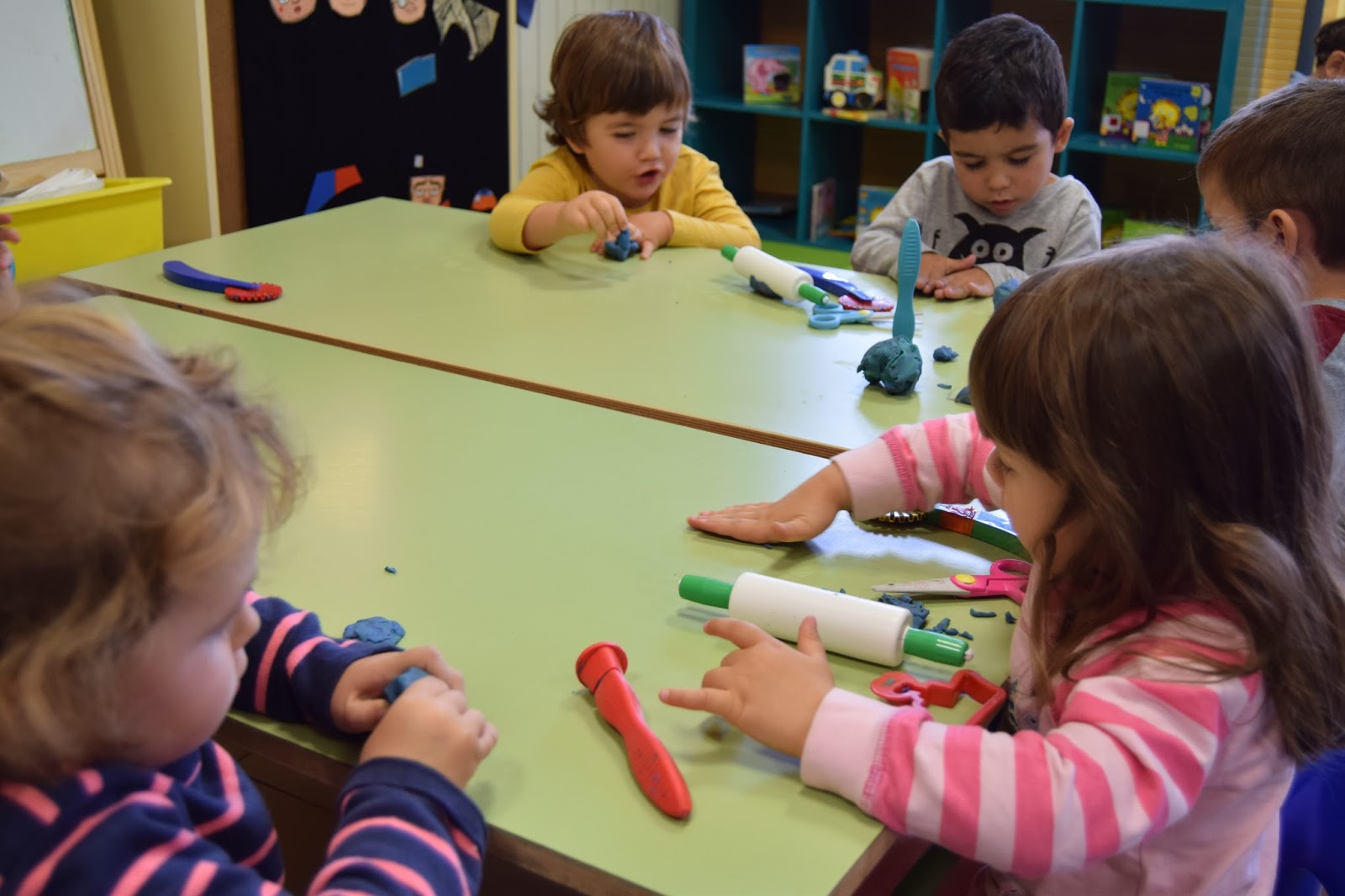 RE-CREANDO MI AULA : PROPUESTAS PARA TRABAJAR LA MOTRICIDAD FINA