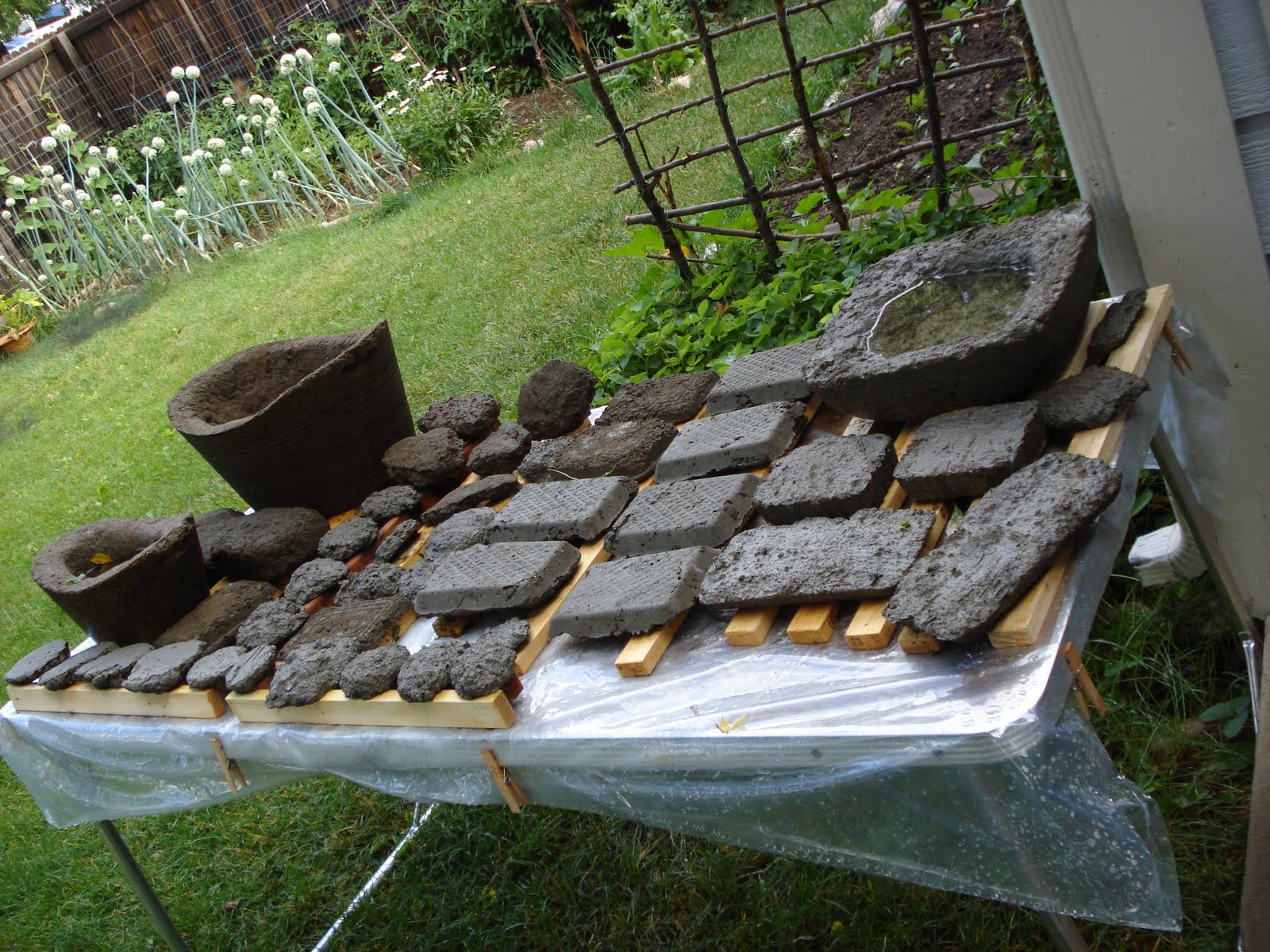 Jodys Re-Creations: The Hypertufa Containers are Curing