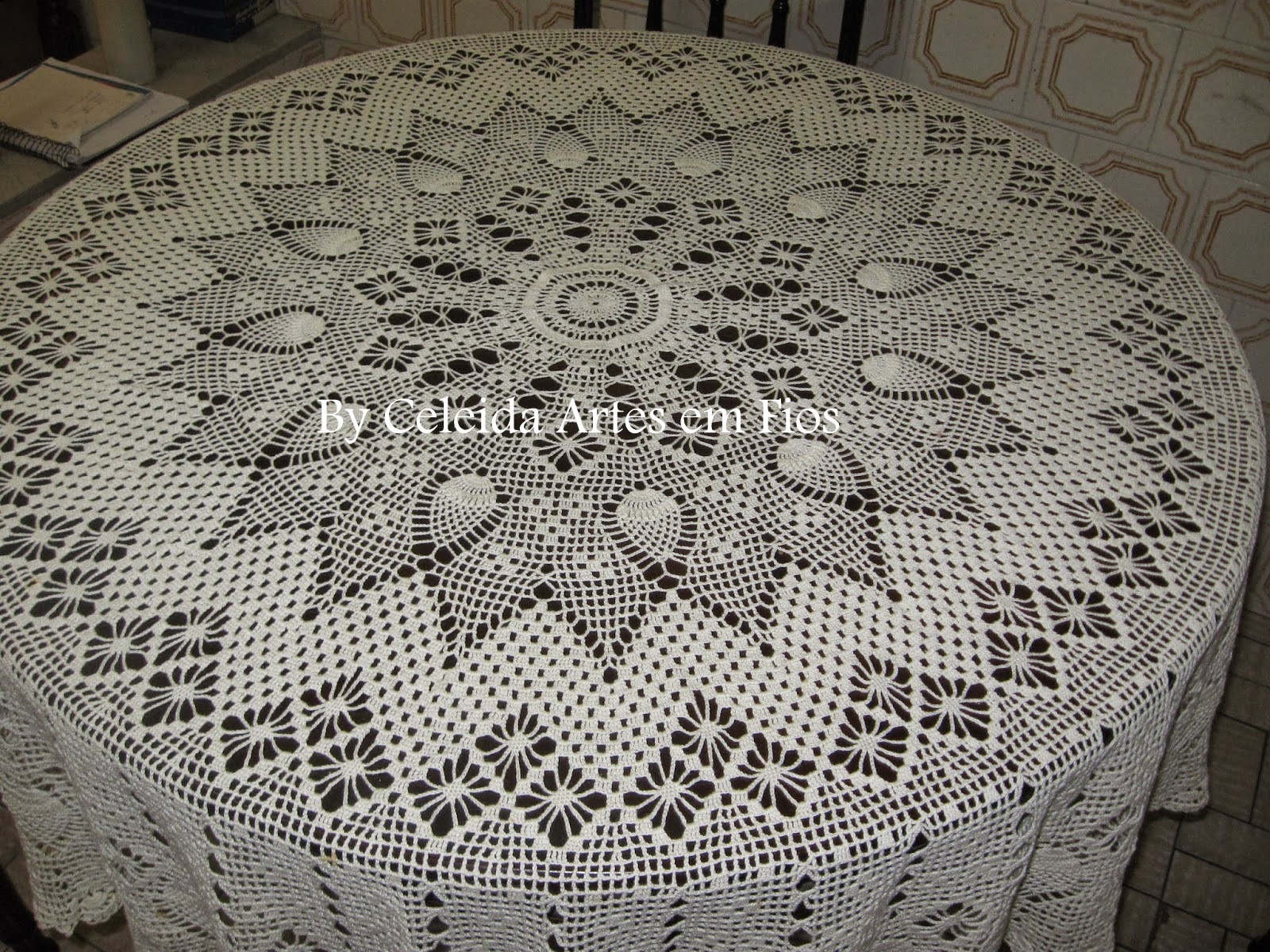 Celeida Ribeiro: Toalha de mesa redonda em crochê
