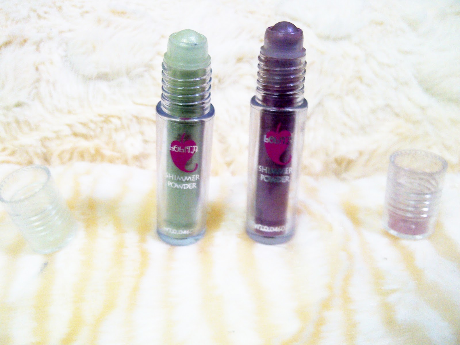 Makeup Shimmer Powder Roll on ~ Glamorous Girl :: Fashion Inspiration