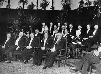 ΑΓΓΙΓΜΑ ΦΥΣΙΚΗΣ...: Σαν σήμερα ... 1905, γεννήθηκε ο Αμερικανός φυσικός ...