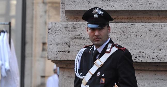 Half Windsor Full Throttle: Stylish Italian Police Uniforms - Carabinieri