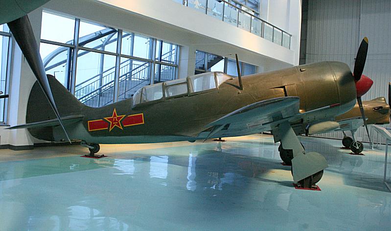 Airplanes in the skies + FAF history: Lavochkin La-11