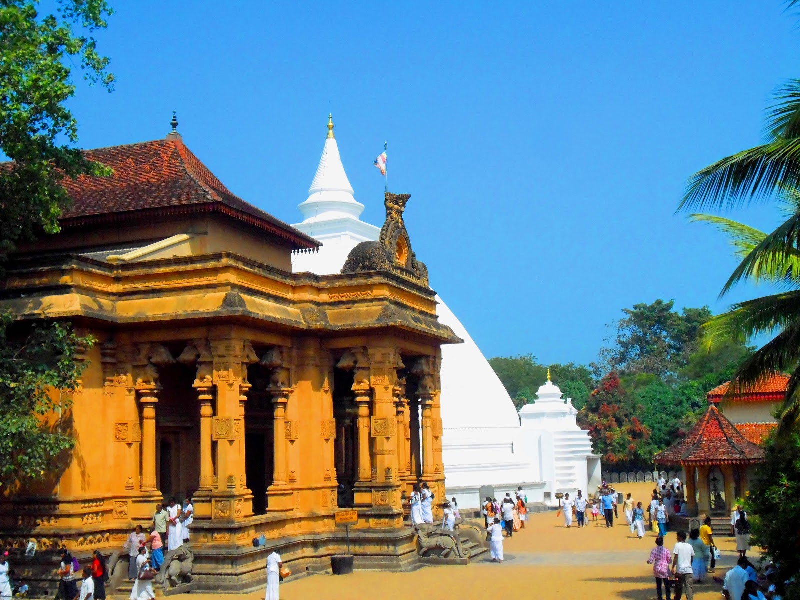 Kelaniya Temple [කැළණිය රජමහා විහාරය]