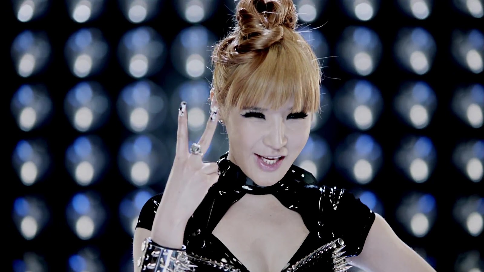 Filebook: All About 2NE1: KPop All Girls Group