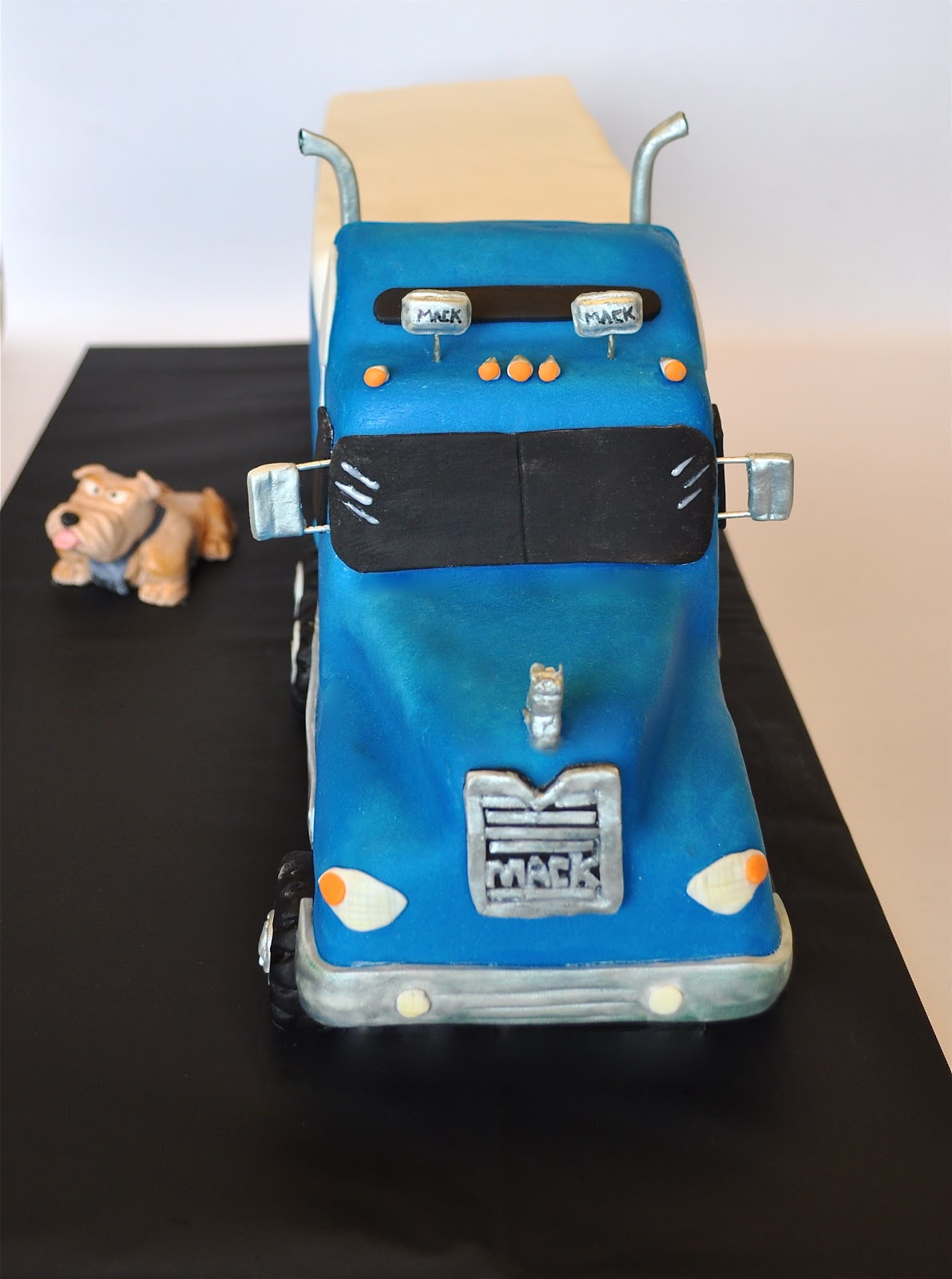 Cakes by Setia: Built like a Mack Truck