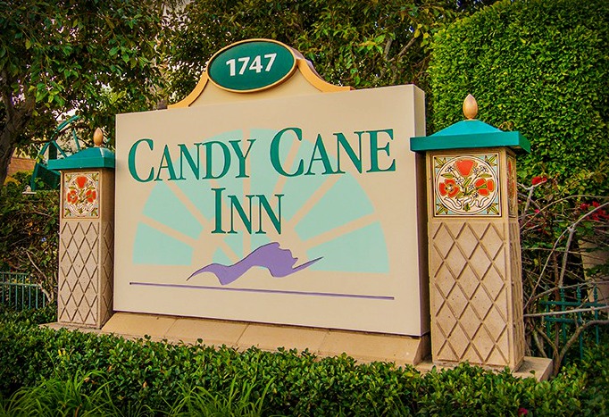 Simply Staceymarie: Candy Cane Inn Review.